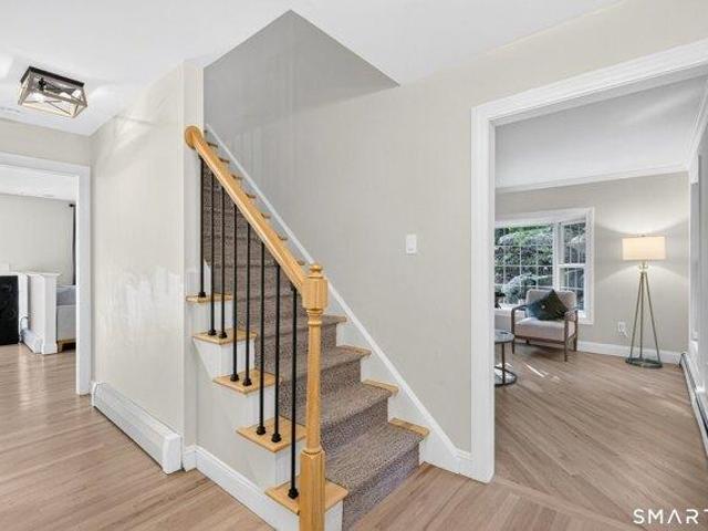 house with 4 bedroom, Newtown CT ES104234975