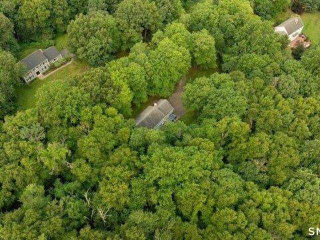 house with 4 bedroom, Newtown CT ES104834875