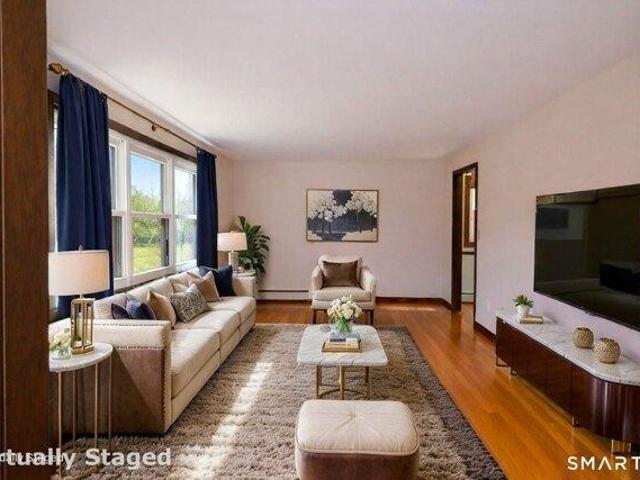 house with 4 bedroom, Newtown CT ES104833467