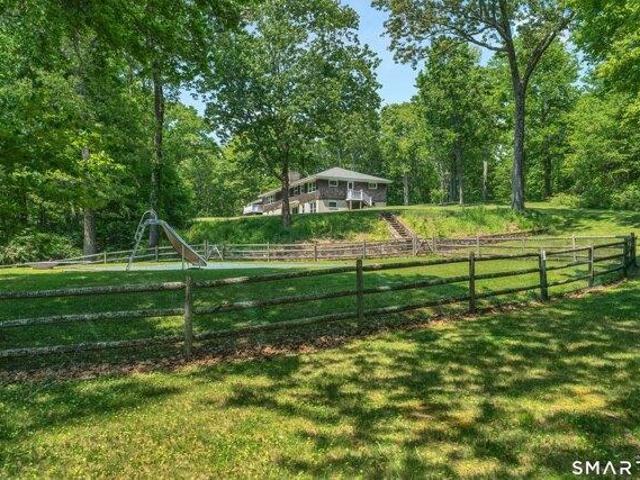 house with 4 bedroom, Newtown CT ES104849147