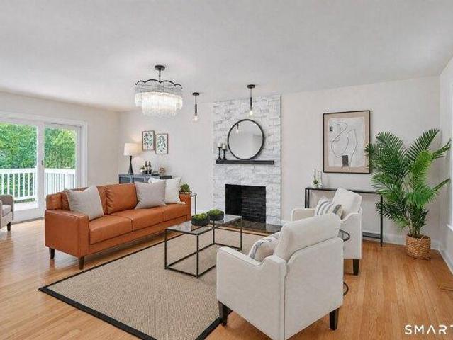 house with 4 bedroom, Newtown CT ES104850264
