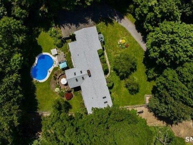 house with 4 bedroom, Newtown CT ES105124055