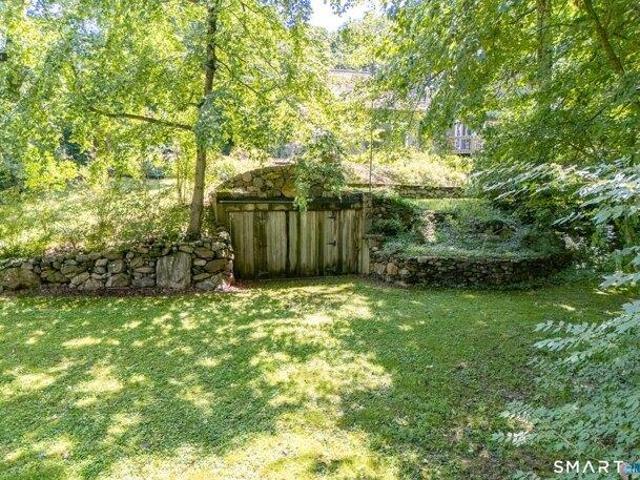 house with 4 bedroom, Newtown CT ES105143575