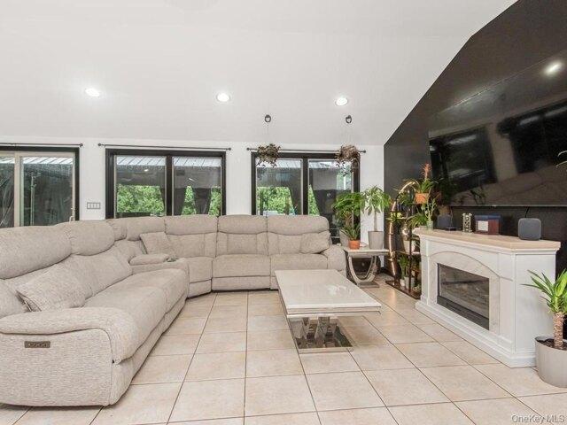 house with 4 bedroom, New City NY ES104921520