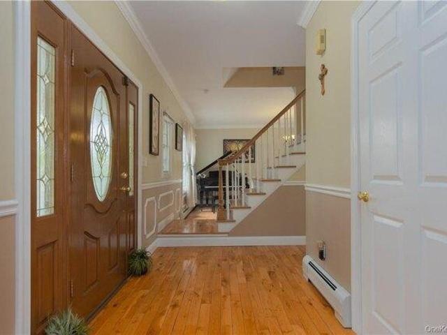 house with 4 bedroom, New City NY ES105191320