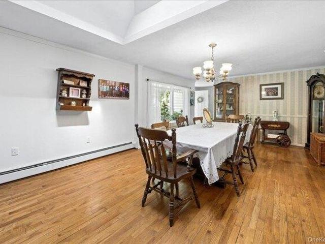house with 4 bedroom, New City NY ES105191625