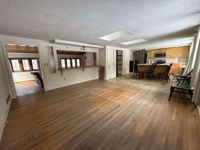 house with 4 bedroom, New Boston NH DLS102779554