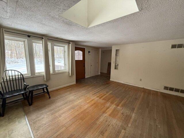 house with 4 bedroom, New Boston NH ES103221601