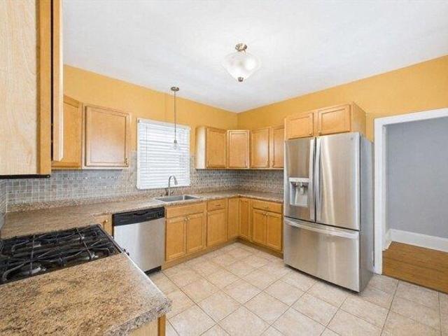 house with 4 bedroom, New Bedford MA DS102728352