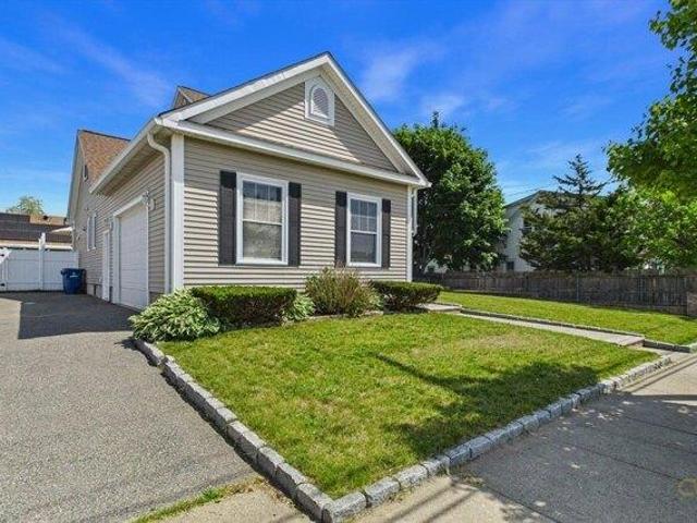 house with 4 bedroom, New Bedford MA DS103849566