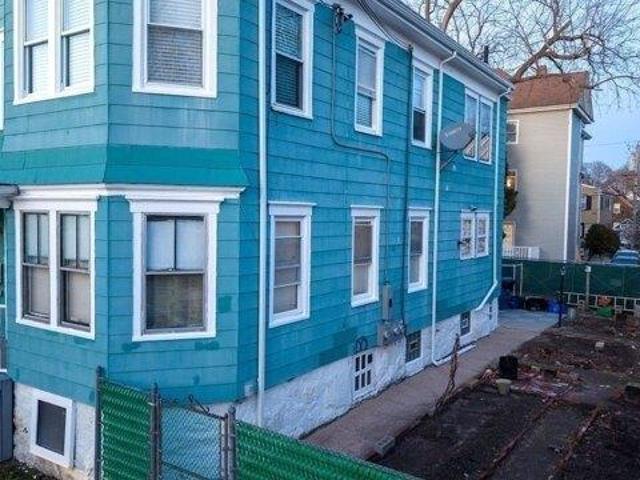 house with 4 bedroom, New Bedford MA ES103019626