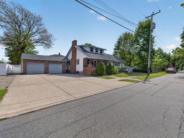 house with 4 bedroom, New Bedford MA ES104297023