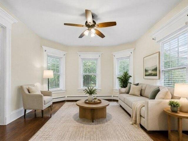 house with 4 bedroom, New Bedford MA ES104870192