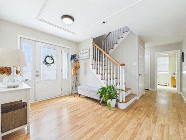 house with 4 bedroom, New Bedford MA ES104809444