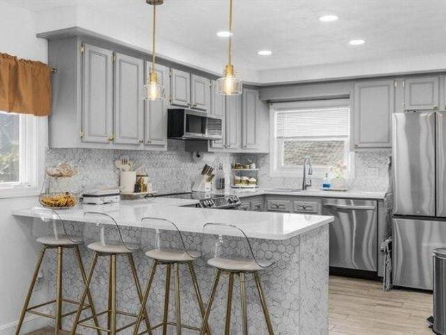 house with 4 bedroom, New Bedford MA ES105142545