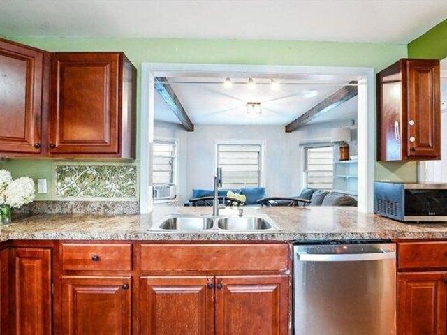 house with 4 bedroom, New Bedford MA ES105155767
