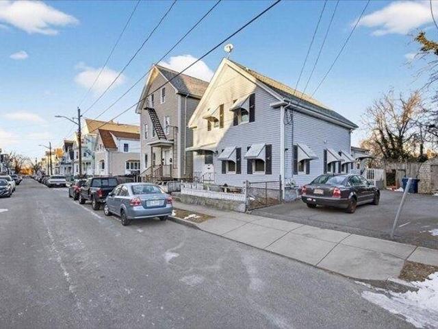 house with 4 bedroom, New Bedford MA ES105105123