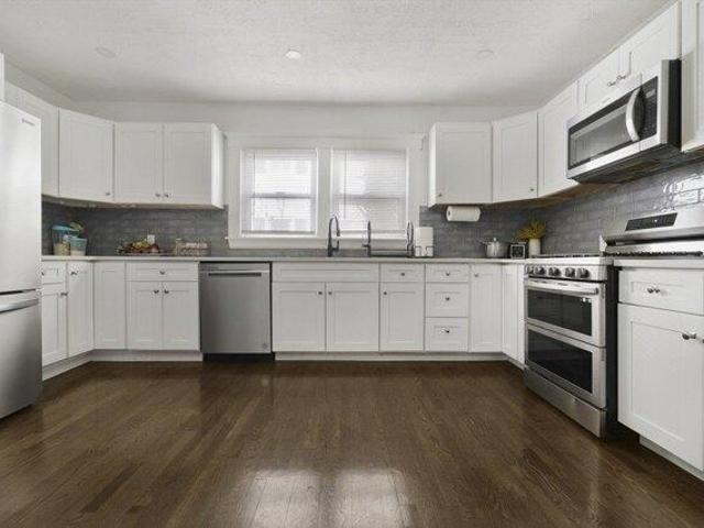 house with 4 bedroom, New Bedford MA ES105114244