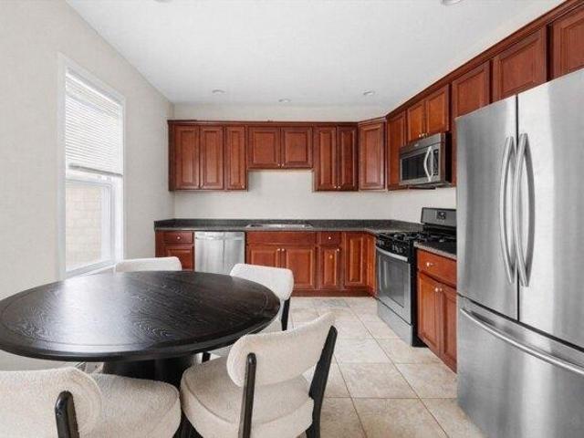 house with 4 bedroom, New Bedford MA ES105126495