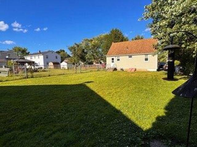 house with 4 bedroom, New Britain CT DS104011714