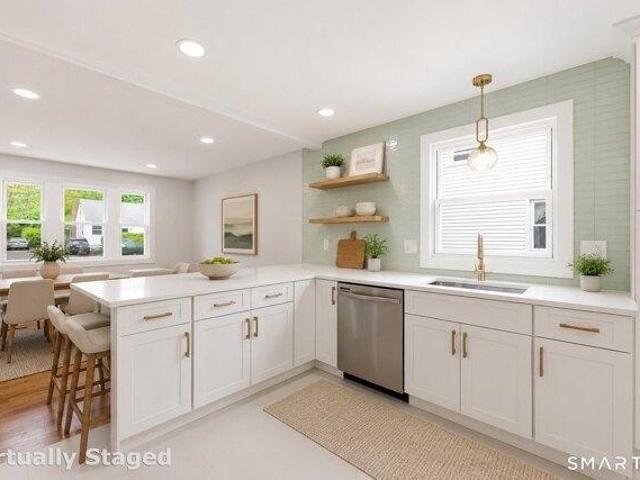 house with 4 bedroom, New Britain CT ES103432106