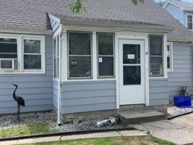 house with 4 bedroom, New Britain CT ES103967149