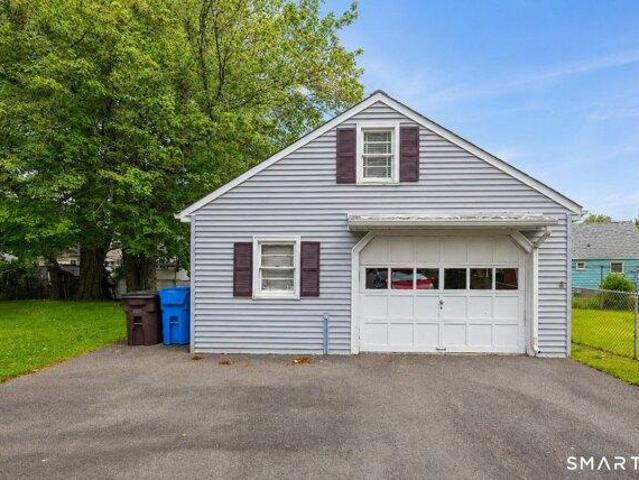 house with 4 bedroom, New Britain CT ES104193099