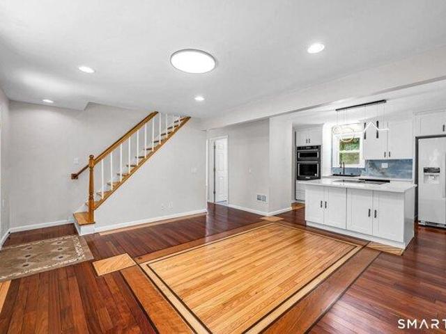 house with 4 bedroom, New Britain CT ES104238074