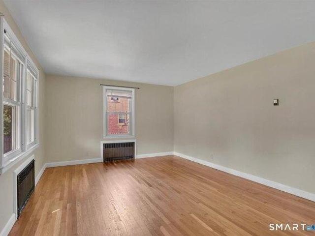 house with 4 bedroom, New Britain CT ES104329681