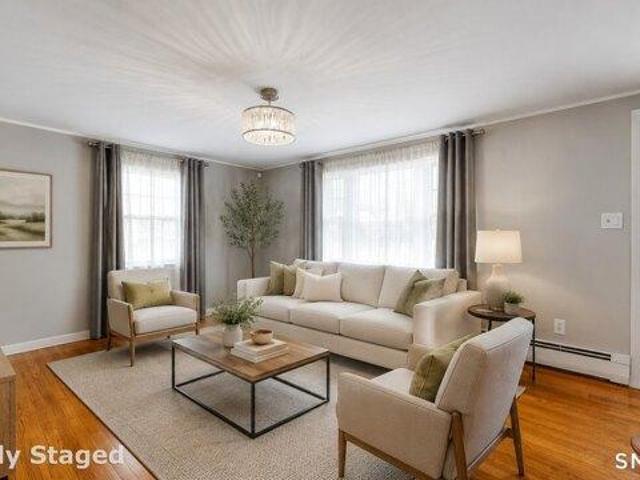 house with 4 bedroom, New Britain CT ES104539627