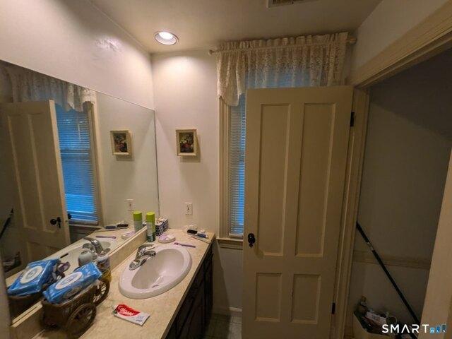 house with 4 bedroom, New Britain CT ES104791035