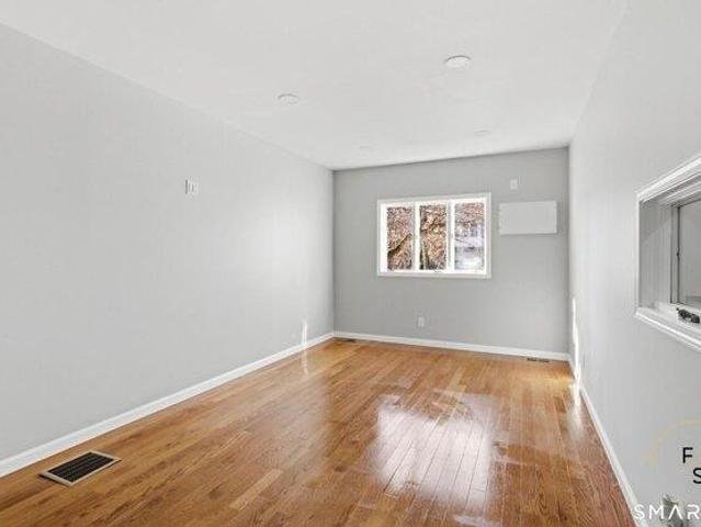 house with 4 bedroom, New Britain CT ES104904009