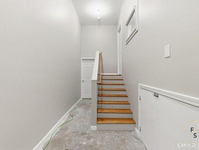 house with 4 bedroom, New Britain CT ES105155962