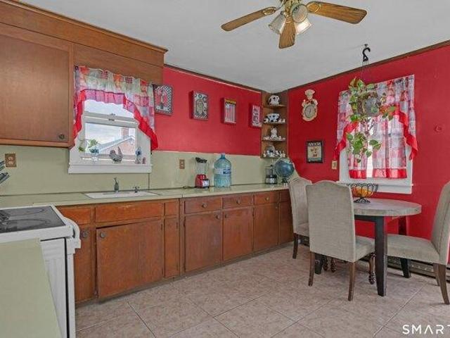 house with 4 bedroom, New Britain CT ES105191296