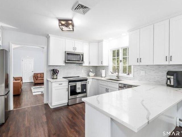 house with 4 bedroom, New Fairfield CT ES104352820