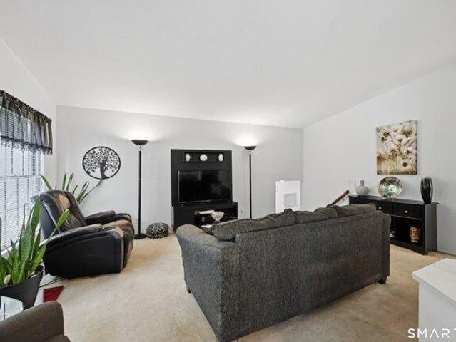 house with 4 bedroom, New Fairfield CT ES105158542