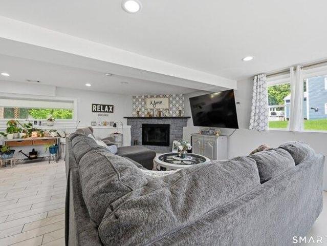 house with 4 bedroom, New Fairfield CT ES105193025
