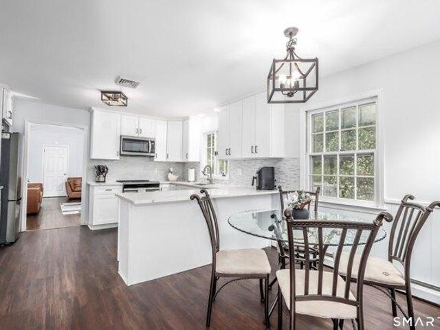 house with 4 bedroom, New Fairfield CT ES105193565
