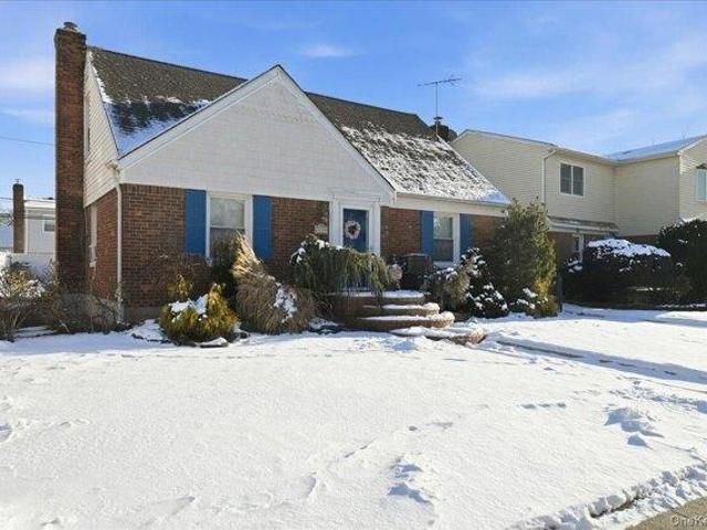 house with 4 bedroom, New Hyde Park NY DLS101782278