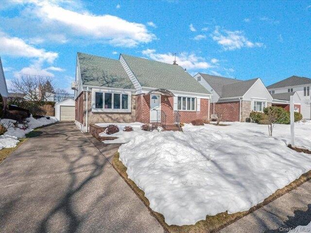 house with 4 bedroom, New Hyde Park NY DLS101783147