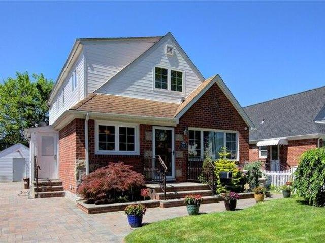 house with 4 bedroom, New Hyde Park NY DLS102527984