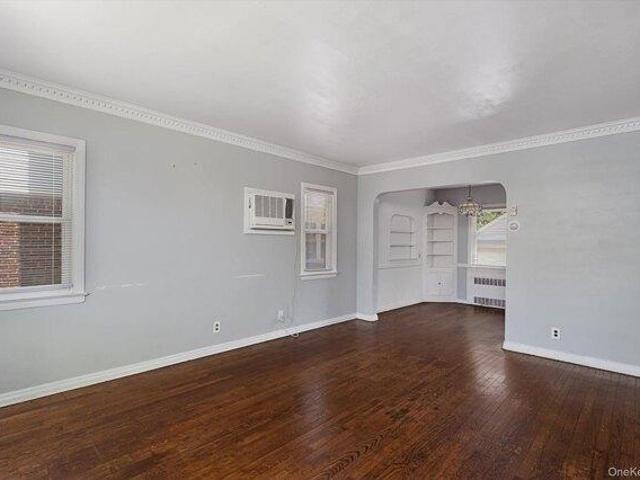 house with 4 bedroom, New Hyde Park NY ES104905653