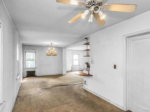 house with 4 bedroom, New Hyde Park NY ES105190862