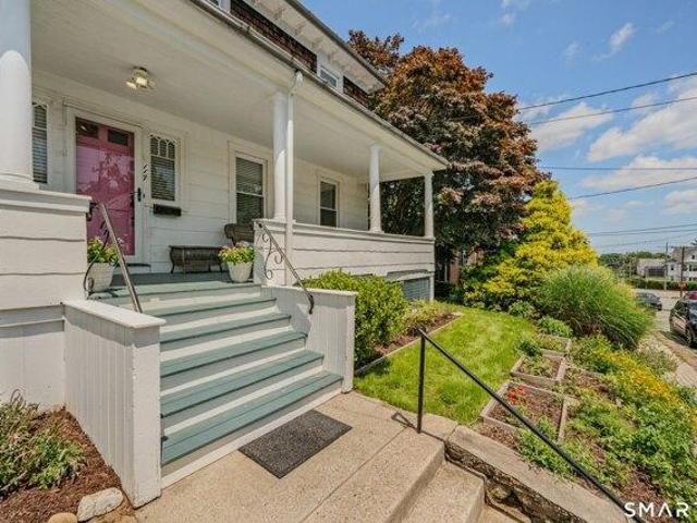 house with 4 bedroom, New London CT ES104237515
