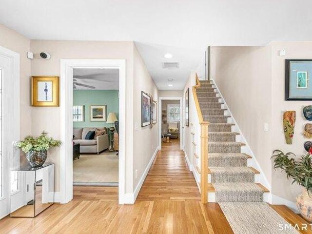 house with 4 bedroom, New London CT ES104329308