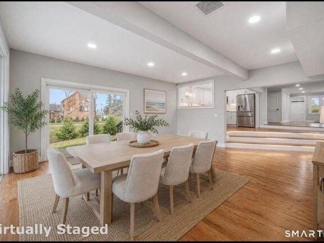 house with 4 bedroom, New London CT ES104330870