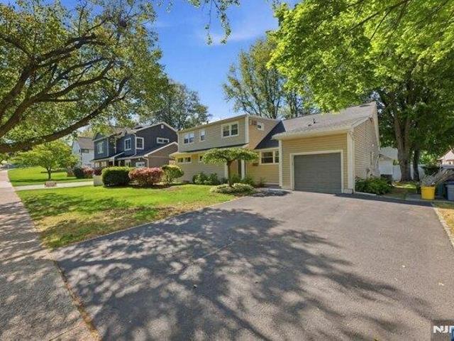 house with 4 bedroom, New Milford NJ DS102530219