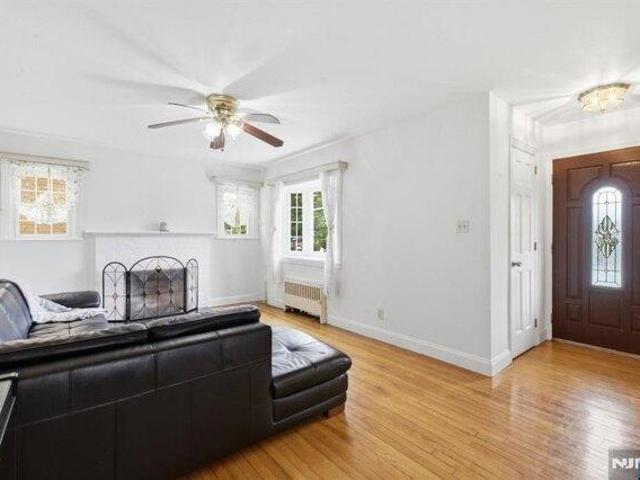 house with 4 bedroom, New Milford NJ ES104568098