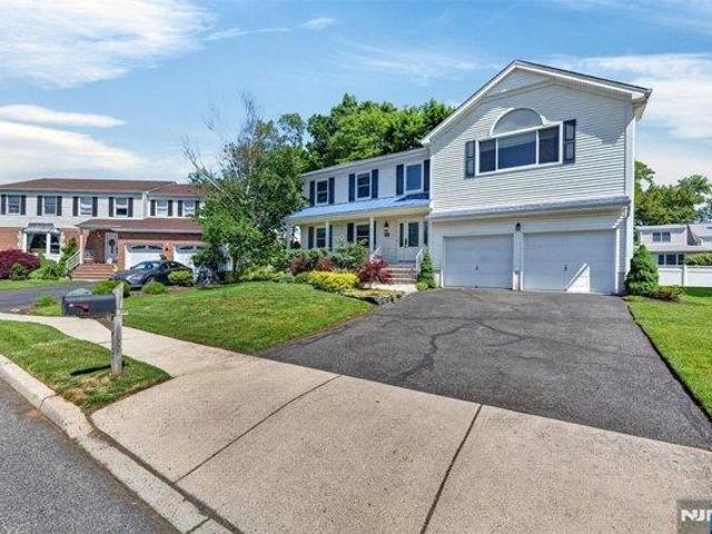 house with 4 bedroom, New Milford NJ ES104852382
