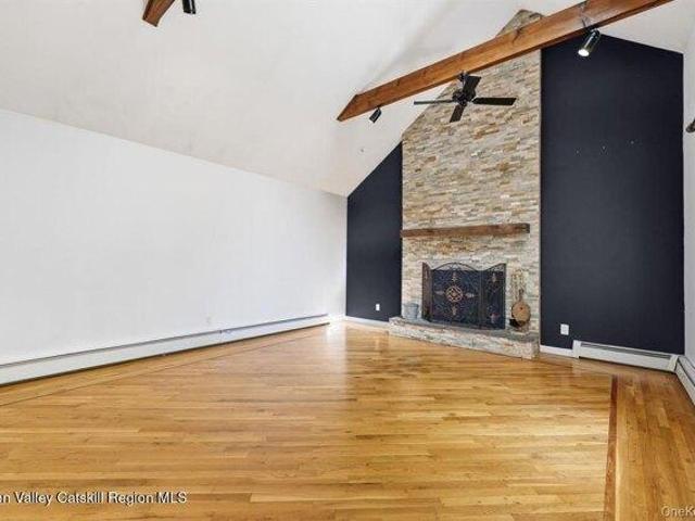 house with 4 bedroom, New Paltz NY ES105292439